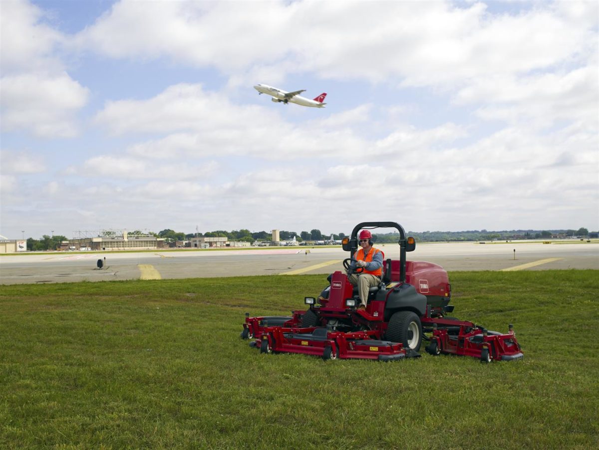 Toro Groundsmaster 5900 Series Ride-on Mowers - Rotary Mowers ...